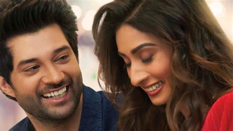 Sunny Deol S Son Rajveer Deol And Poonam Dhillon S Daughter Palomas