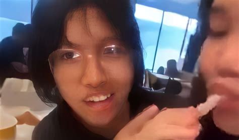 Video Viral Remaja Ejek Darah Palestina Saat Makan Makanan Pro Israel