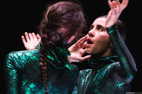 Les Hivernales Avignon HABITER LE SEUIL De Marine Chesnais Cie One